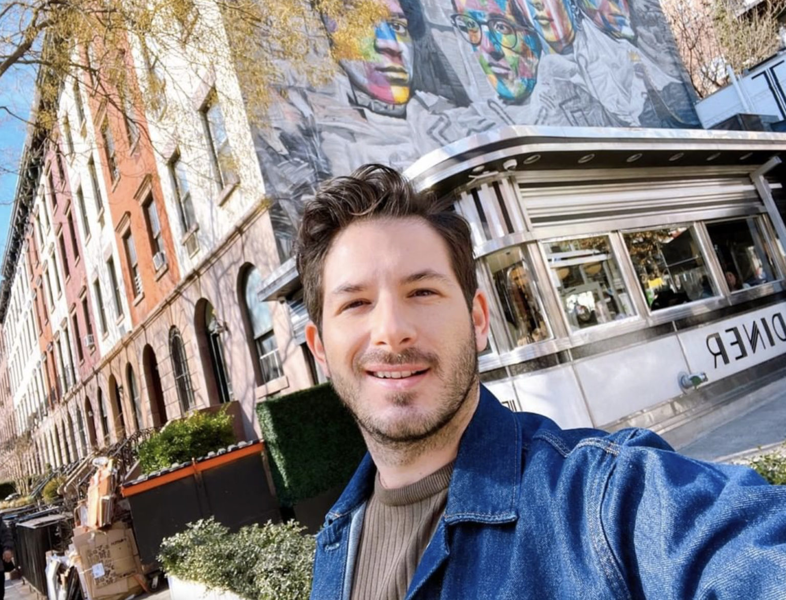 Smörsångaren George Perris berättar att han är gay ”har saknat modet ...