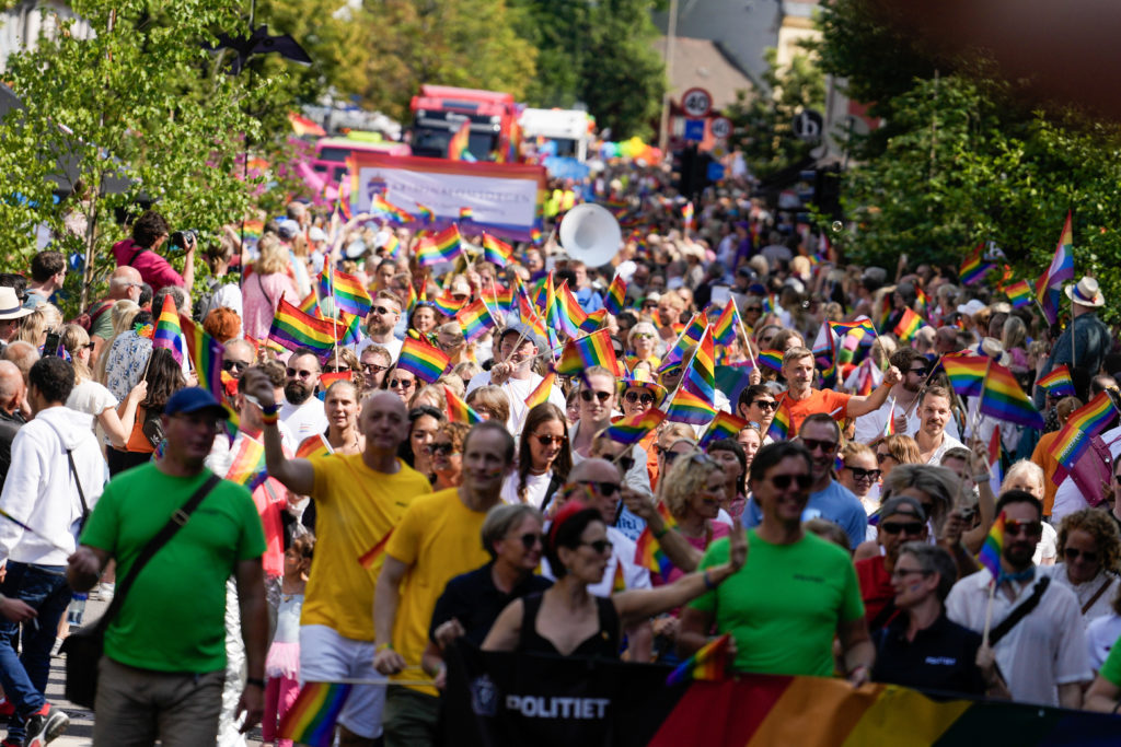 Pride 2023: Rekorddeltagande i Oslo ett år efter terrordådet – QX