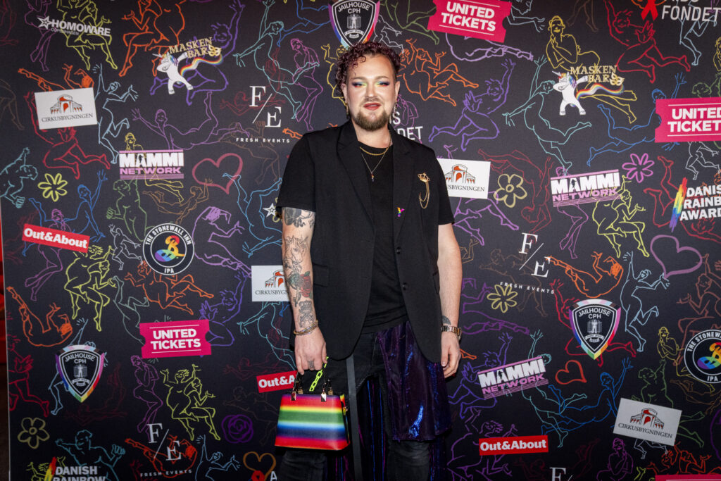 Freja Kirk blev Årets artist vid Danish Rainbow Awards – QX