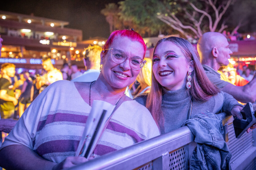 Se de soliga bilderna från årets WinterPride på Kanarieöarna – QX