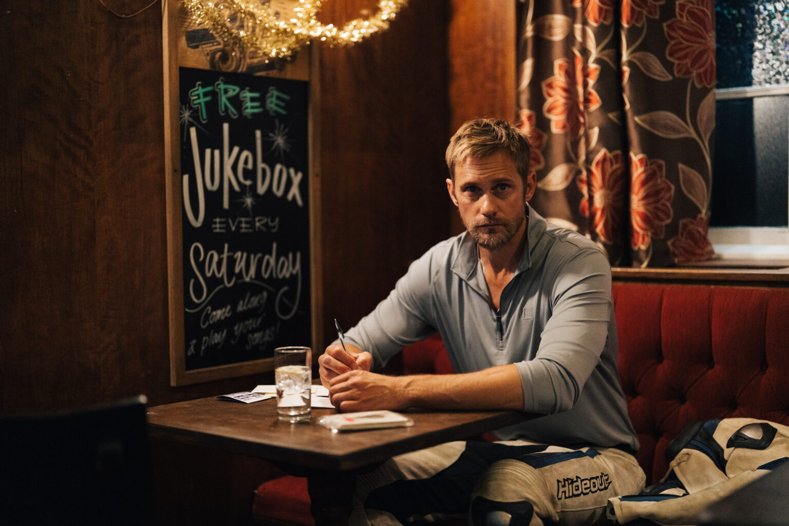 Farmen-Kevin: ”Jag blir kallad för Anna Book av mina vänner” – QX