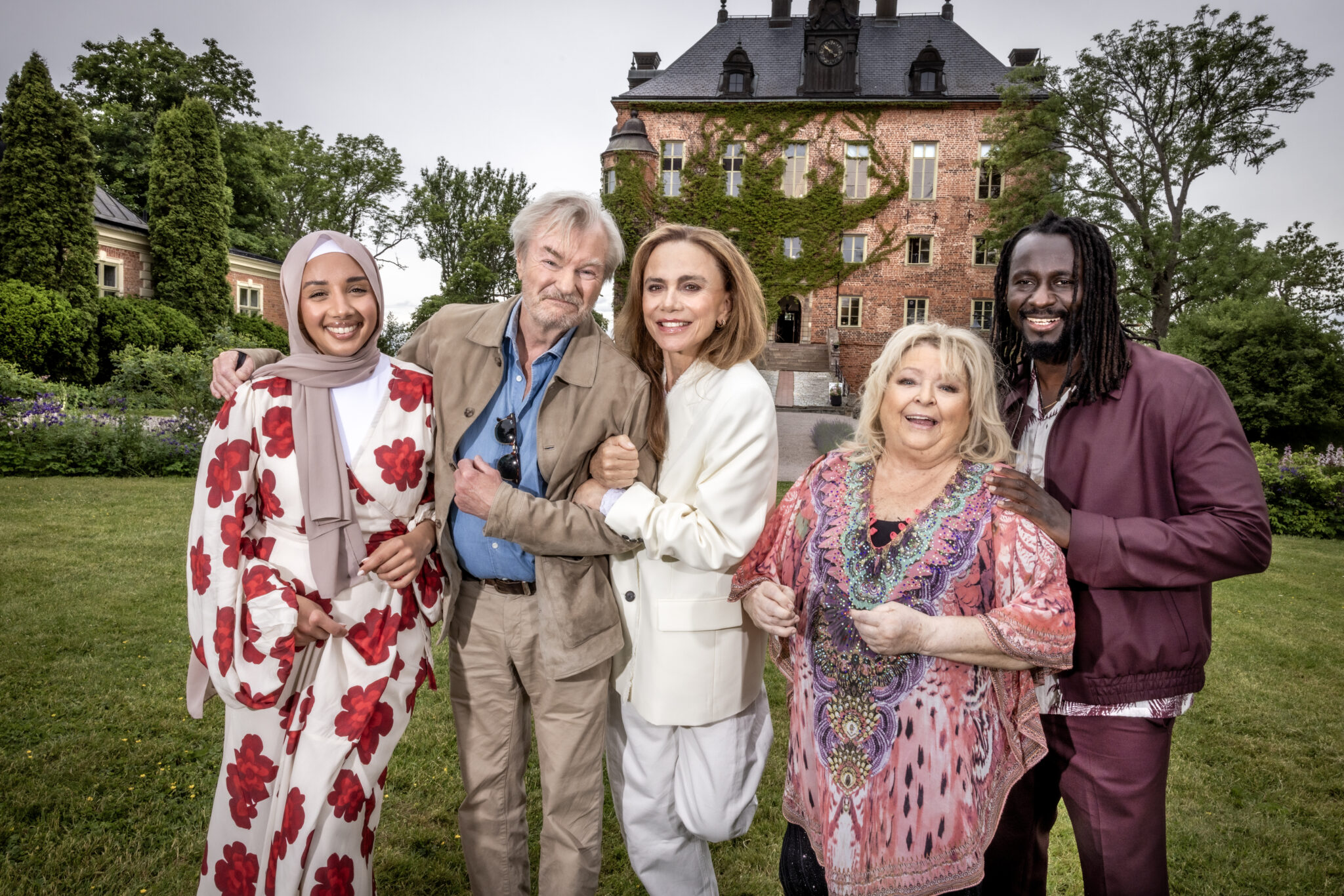Stjärnorna på Slottet med Kikki & Lena Olin – QX